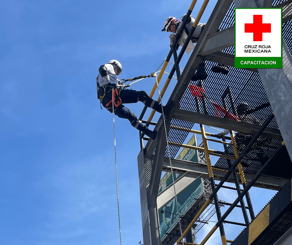 Especialista en Rescate Vertical – Cruz Roja CECEM